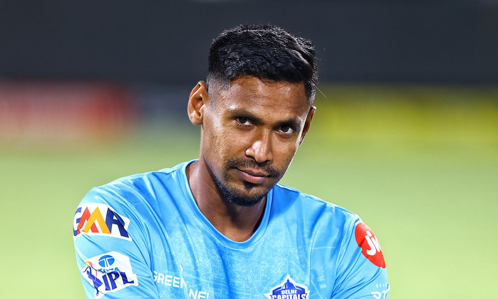 দিল্লির ফ্যান-ফলোয়ার বাড়ানোর বিজ্ঞাপন করছেন মুস্তাফিজ