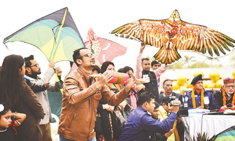 আকাশে অনেক ঘুড়ি