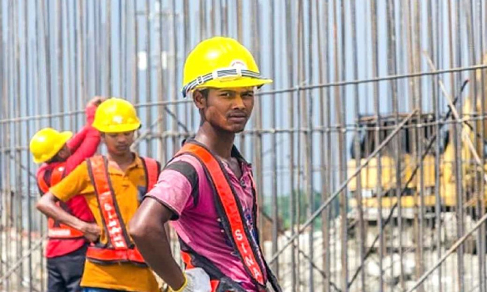 পাসপোর্ট জটিলতায় অবৈধ হচ্ছেন দেড় লাখ প্রবাসী!