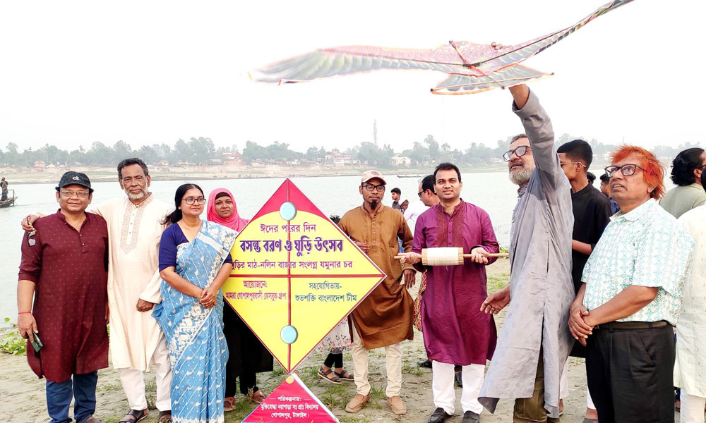 টাঙ্গাইলে গ্রাম-বাংলার ঐতিহ্যের ঘুড়ি উৎসব, আনন্দিত দর্শনার্থীরা